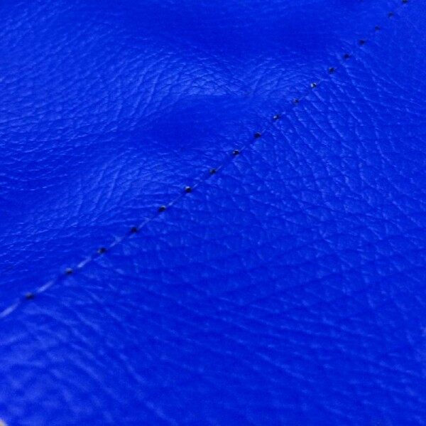 ■注意■この商品は下記となります。必ずご確認ください。カラー：青/透明ステッチ■他の商品はこちらですカラー：黒/透明ステッチはこちらカラー：エンボスグレー/透明ステッチはこちらカラー：オレンジ/透明ステッチはこちらカラー：白/透明ステッチは...