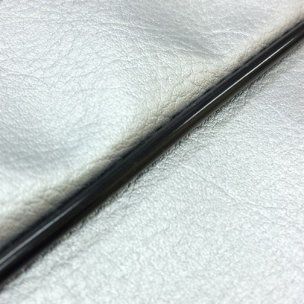 ■注意■この商品は下記となります。必ずご確認ください。カラー：シルバー/黒パイピング■他の商品はこちらですカラー：フルエンボスレッド/黒パイピングはこちらカラー：フルエンボスブルー/黒パイピングはこちらカラー：フルエンボスイエロー/黒パイピ...