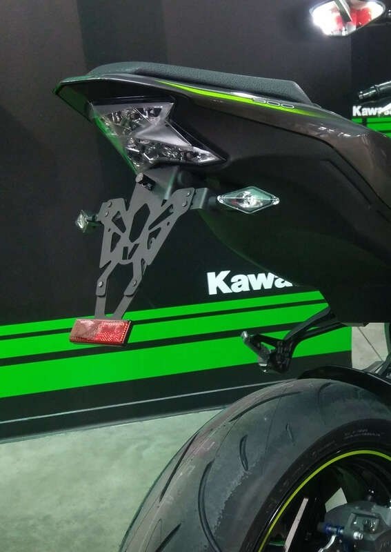 ■商品概要【メーカー品番】C8-SPK016カラー：ブラック材質：スチール■詳細説明V PARTS license plate holder are manufacturedinFrance．Inconspicuous and perfec...