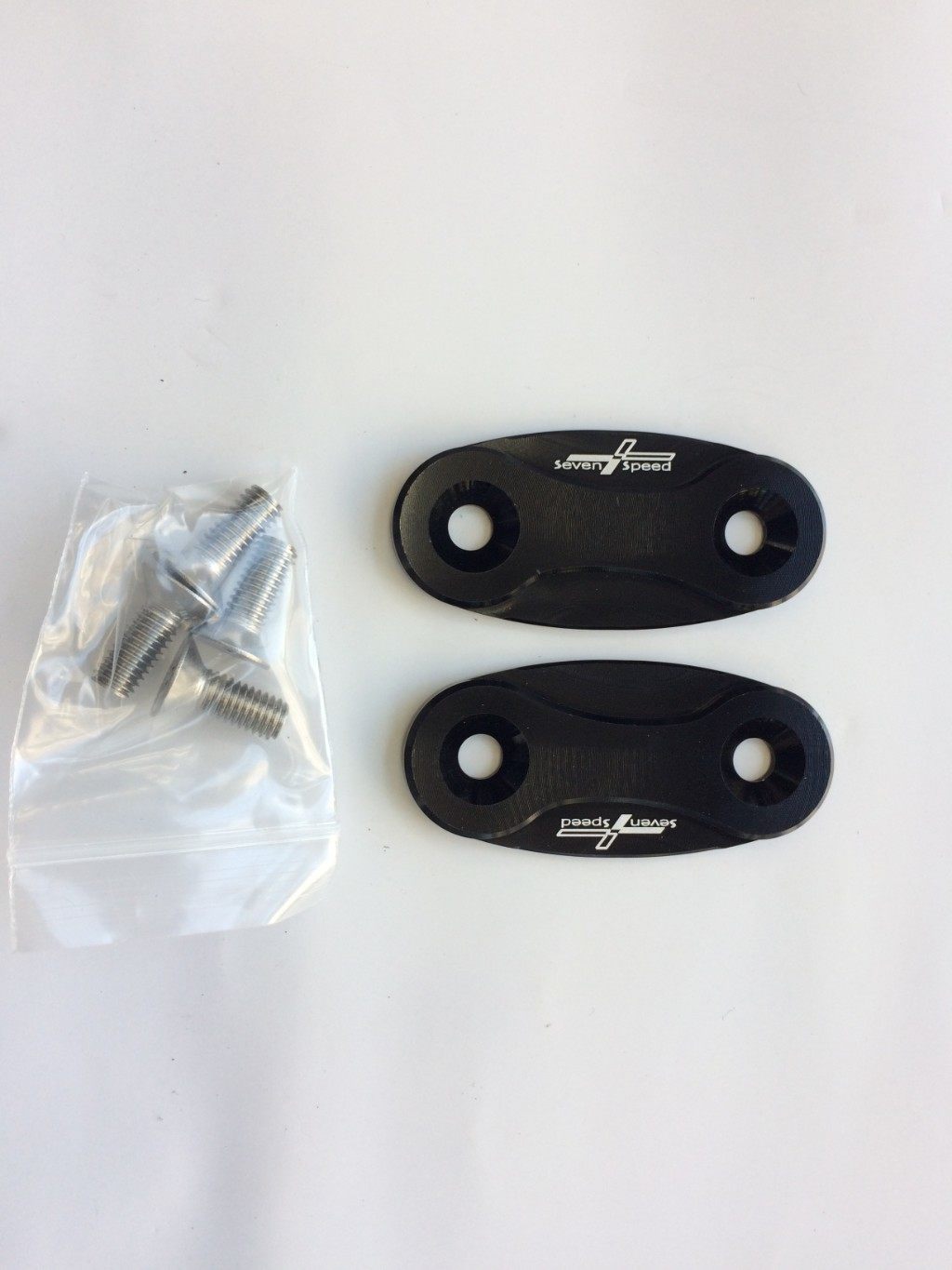 ■商品概要【入数】1■注意点※取付には一部加工等が必要な場合があります。※海外生産品の為、小傷やパッケージのへこみ等がある物もございますが、製品使用における品質に問題はありません。※振動で各種ボルトが緩むことがあります。乗車前に点検・増し締...