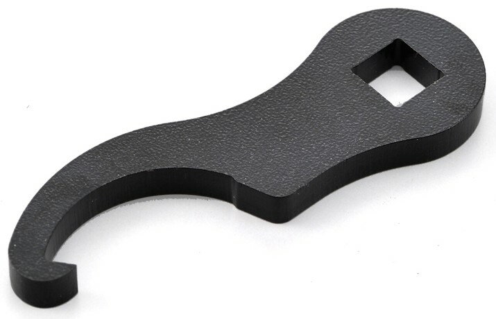 ■商品概要素材：スチール製厚み：6mm対応ナット径：36-48mm■詳細説明ステムナット専用工具のフックレンチ。オフロードからロード・ミニまで使用可能。鉄素材をレーザーカットすることによりナットの引っ掛かり精度を向上。差し込み角3/8インチ...