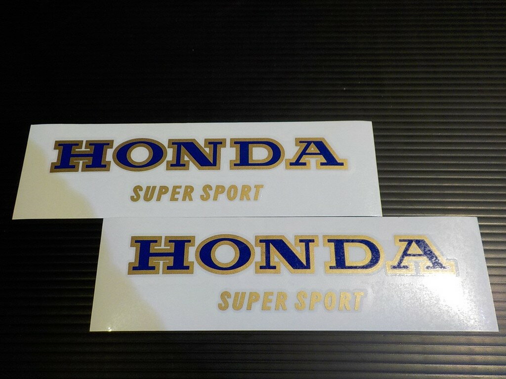 ■詳細説明2枚1SET■注意点※メーカー都合により商品の仕様変更がある場合がございます。ご了承ください。■備考アカタンク用　※画像はイメージです。■適合車種CB400 FOUR(空冷)&ensp;CB400 FOUR(空冷) 年式: 75-...