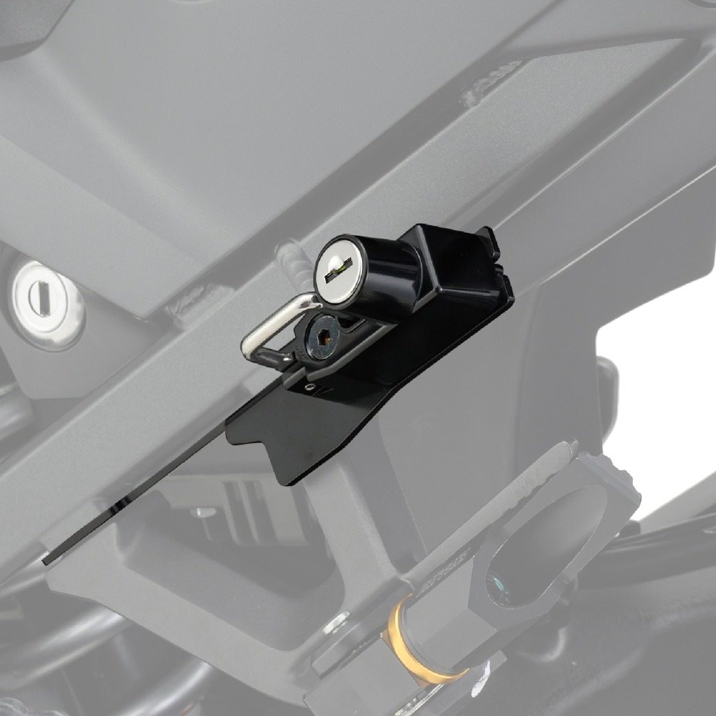 ■商品概要スチール製電着塗装ブラックカギ2本付属■詳細説明スマートに取り付けが可能な車種専用設計。純正ライクな見た目で、車両の雰囲気を崩しません。ヘルメットホルダーが標準装備されていない車両にボルトオンでヘルメットホルダーが取付可能。左側タ...