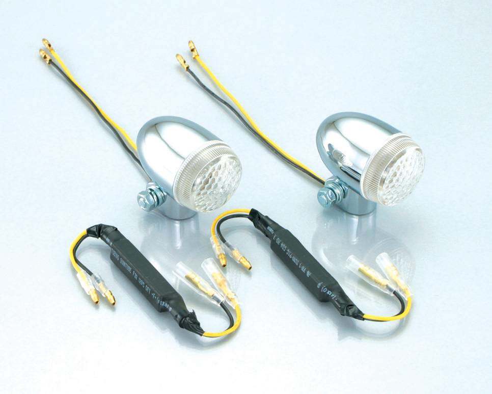 ■商品概要入り数：2ケ1セットメッキボディ■詳細説明高輝度LEDを採用した汎用のウインカーセットです。従来のフィラメントバルブと比べ、省電力、高い耐久性を実現。○2ヶ1セットレジスター付属○補修用レジスター（1ヶ） 630 (600)■注意...