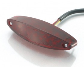 ■商品概要タイプ：スーパースリムタイプ／レッド12V高輝度LED採用／国産LED採用ナンバー照明付車検対応■詳細説明省電力、高効率でバルブ切れの心配も少ないLEDランプをレンズ内に配置しています。輝くように明るく被視認性を向上させます。■適...