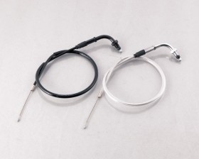 ■商品概要【サイズ】アウター長：630mm／インナー吐出量：80mm(ノーマル長)【アウター色】ステンメッシュ■詳細説明インナーケーブル高密度の複撚り(7×7=49本)に仕上げ、高張力加工、表面特殊加工を施した為、表面の凹凸が少なく、テフロ...