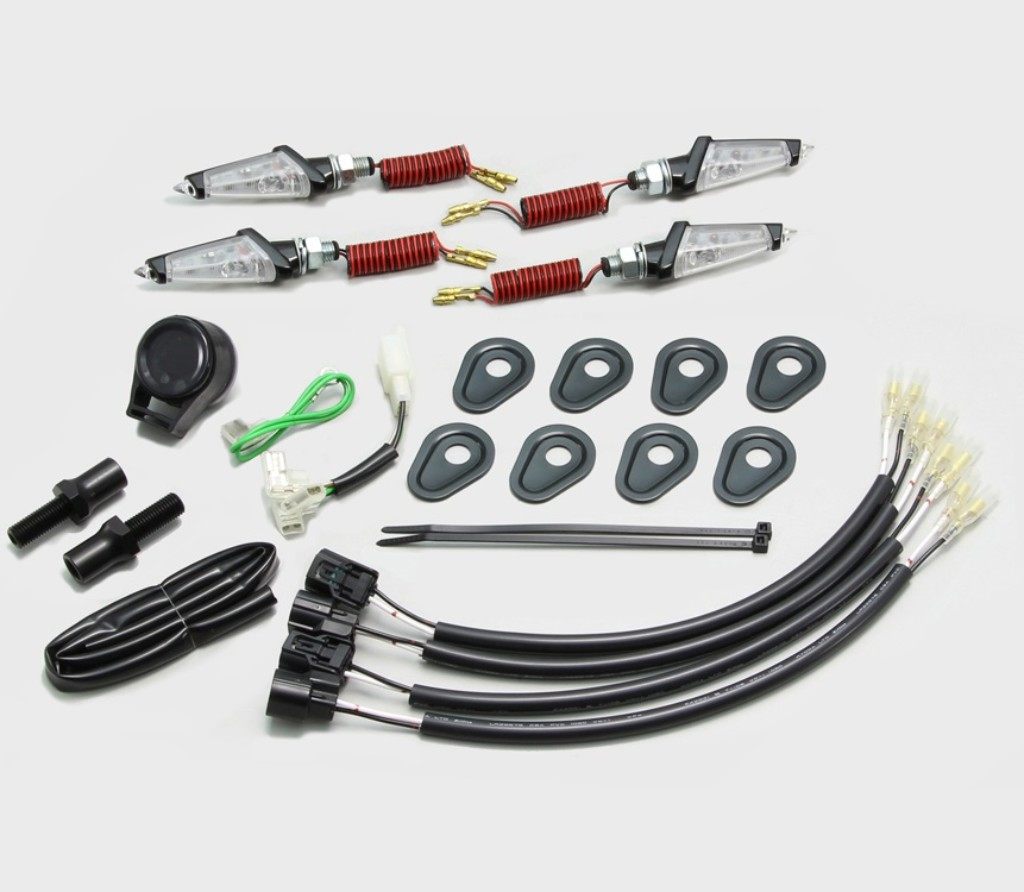■商品概要素材：アルミ(ボディ、ステー)取付ボルト：M10×P1.25消費電力：12V2W【付属品】・ICウインカーリレー・ステー・ジョイントハーネス・フロント用取付延長ボルト■詳細説明アルミ製スリムボディにハイパワーLEDを組み込み、フロ...