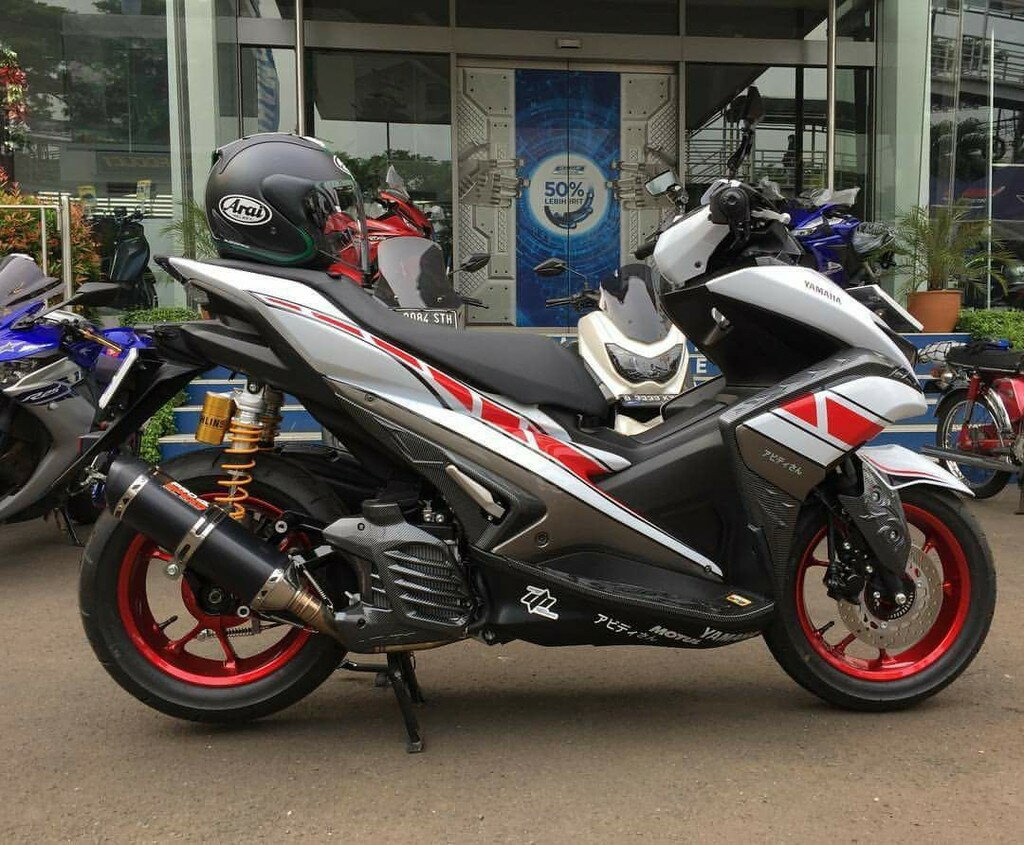 ■商品概要材質：ステンレスパイプ／アルミサイレンサー (ブラック仕上げ)／耐熱プラスチックエンドキャップ消音バッフル付き■詳細説明Black Series has smooth and bass sound.The output power...