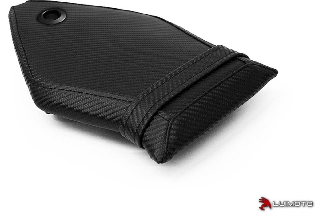 ■商品概要■Baseline (ベースライン)【カラー】CFブラック■詳細説明熟練のシートデザイナーによる素材にこだわったデザイン、カナダのシート職人によるハンドメイドのクオリティ！愛車の質感と乗り心地をアップさせるルイモトシートカバー！L...