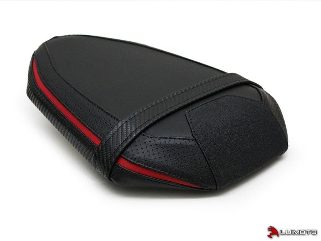 ■商品概要■Team (チーム)【ベースカラー】ブラック／CFブラック【タイプ】TEC-GRIP■詳細説明熟練のシートデザイナーによる素材にこだわったデザイン、カナダのシート職人によるハンドメイドのクオリティ！愛車の質感と乗り心地をアップさ...