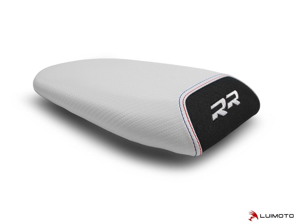 ■商品概要タイプ：Sportカラー：TEC-GRIP／レッドブルーステッチ■詳細説明LUIMOTO(ルイモト)はオートバイ用のシートカバーを製造しているカナダのパーツメーカーです。オートバイの形状やスタイルに合わせ熟練のデザイナーによりデザ...