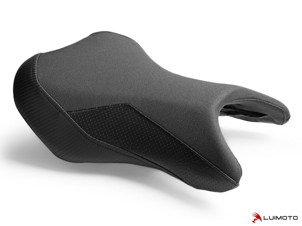 ■商品概要タイプ：Sportカラー：TEC-GRIP／ブラック■詳細説明LUIMOTO(ルイモト)はオートバイ用のシートカバーを製造しているカナダのパーツメーカーです。オートバイの形状やスタイルに合わせ熟練のデザイナーによりデザインされてお...
