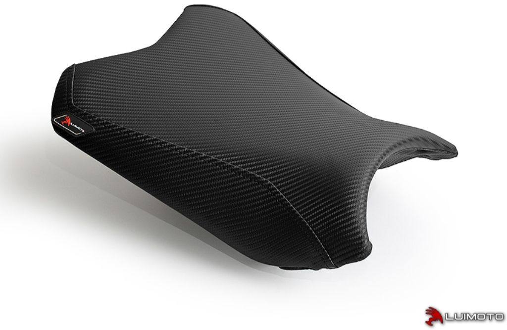 ■商品概要■Baseline (ベースライン)【カラー】CFブラック■詳細説明熟練のシートデザイナーによる素材にこだわったデザイン、カナダのシート職人によるハンドメイドのクオリティ！愛車の質感と乗り心地をアップさせるルイモトシートカバー！L...