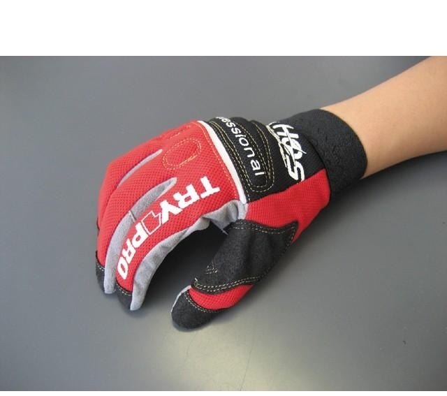 ■商品概要カラー：レッド■詳細説明手の疲れを軽減する、手のひらに付いた不思議なコブ、「EZグリップシステム」が復活いたしました！TR81グローブをベースに「EZグリップシステム」を搭載したNEWモデルで、ON／OFF問わずお使いいただけます...