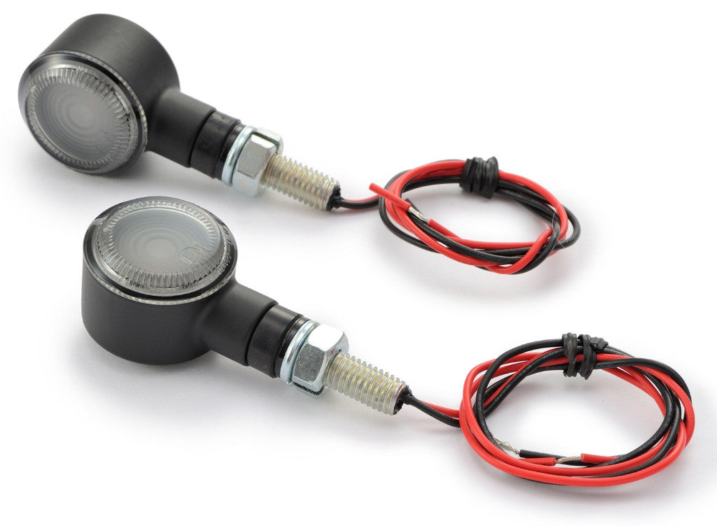 ■商品概要本体素材：アルミダイカスト製マットブラック塗装仕上げ直流12Vの二輪車専用品消費電力：約2W(1個)フロント＆リアともにECE認証試験クリア(認証番号：50R-00 0321)■詳細説明面発光LEDを採用したコンパクトウインカー。...