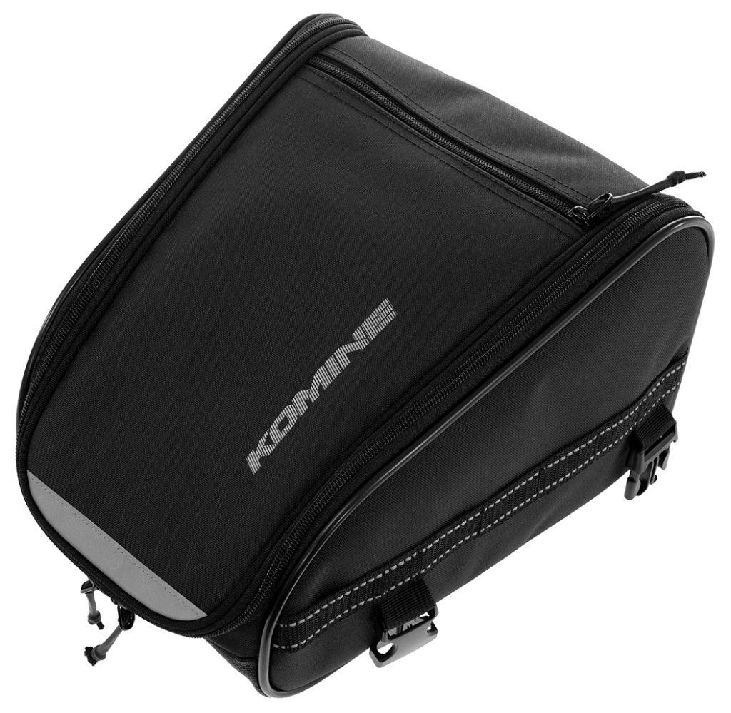 ■商品概要【カラー】Black【サイズ】Free／9L【MATERIALS】polyester■詳細説明ツーリングに最適なシートバッグ。大きな開口部で荷物を出し入れしやすく、フラップ裏にはメッシュのファスナーポケットを装備。レインカバー付属...