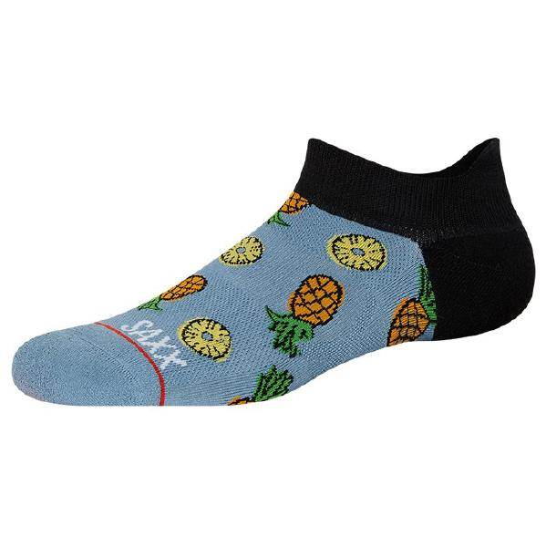 ■商品概要カラー：PWL素材：ナイロン60％／コットン37％／ポリウレタン3％サイズ：M入数：1■詳細説明日常使いに最適なパフォーマンス機能を備えた靴下です。足首の骨の真下で心地よくフィットし、糸が汗を吸い取り、足の臭いを防ぎます。ヒールタ...