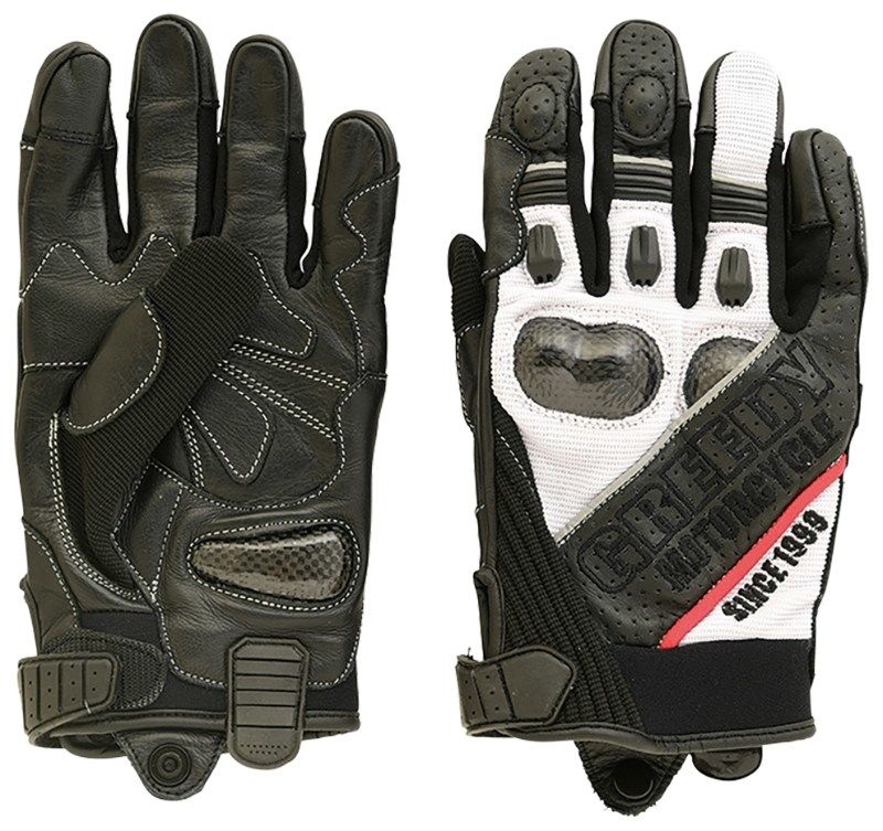 ■商品概要カラー：WHITE【素材】表地：牛革／ポリエステルメッシュ甲部：カーボンカップ平部：牛革【商品特徴】ソフトプロテクター標準装備■注意点※メーカー都合により商品の仕様変更がある場合がございます。ご了承ください。