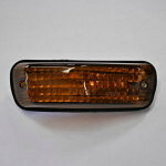■商品概要入数：1セット(2個入)カラー：スモーク付属：23W球口金形状：G18BA15S6V／12V使用可(汎用)12V／23W付属■注意点※アースコードが必要。※メーカー都合により商品の仕様変更がある場合がございます。ご了承ください。■...