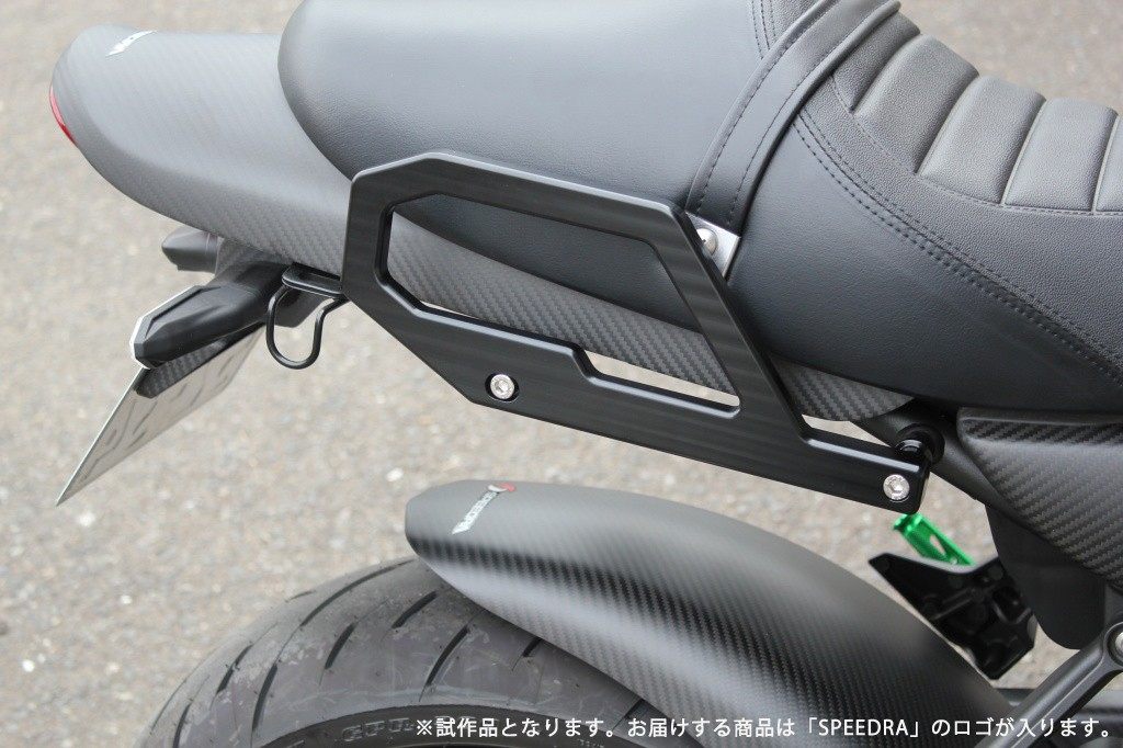 ■商品概要素材：高強度アルミニウム合金素材(A6061-T6)削り出しアルマイト仕上げ■詳細説明純正はシートベルトのみの為、グラブバー装着によりタンデム時の不安を解消できます。また、車両の取り回しが楽になります。高強度アルミニウム合金素材(...