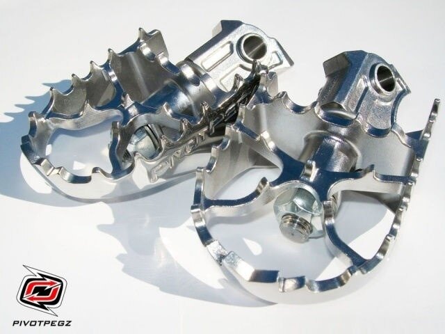 ■詳細説明Article Code ： BRAP-2-2134Greater comfort and control can be yours with the New PivotPegzWIDE MK3 foot peg. The uni...