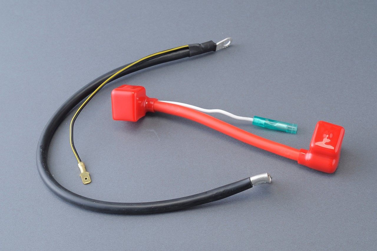 ■詳細説明極めて電気抵抗の少ない高性能バッテリーコード。耐久性も抜群です。プラス・マイナスの1台分セットでの販売。■適合車種Z1 (900SUPER4)&ensp;Z1 (900SUPER4)Z2 (750RS/Z750FOUR)&ensp...