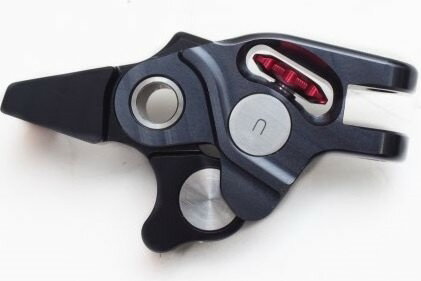 ■詳細説明アクティブ　STFレバーのホルダー部分の単品販売です。■注意点※メーカー都合により商品の仕様変更がある場合がございます。ご了承ください。　※画像はイメージです。■適合車種ZRX1200 DAEG&ensp;ZRX1200 DAEG...