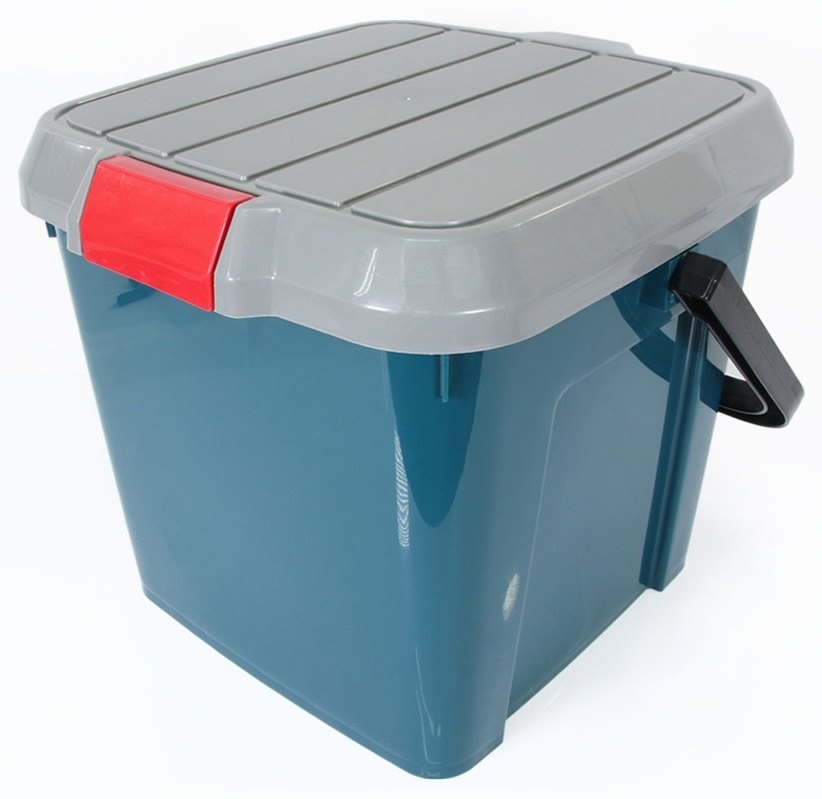 ■商品概要素材：プラスチック寸法：約幅37cm×奥行35cm×高さ30cm容量：18L■詳細説明大容量の洗車バケツです。蓋の裏側は格子状構造になっており頑丈で、踏み台にもご使用頂けます。収納力も抜群なので、洗車グッズなどをひとまとめにして持...