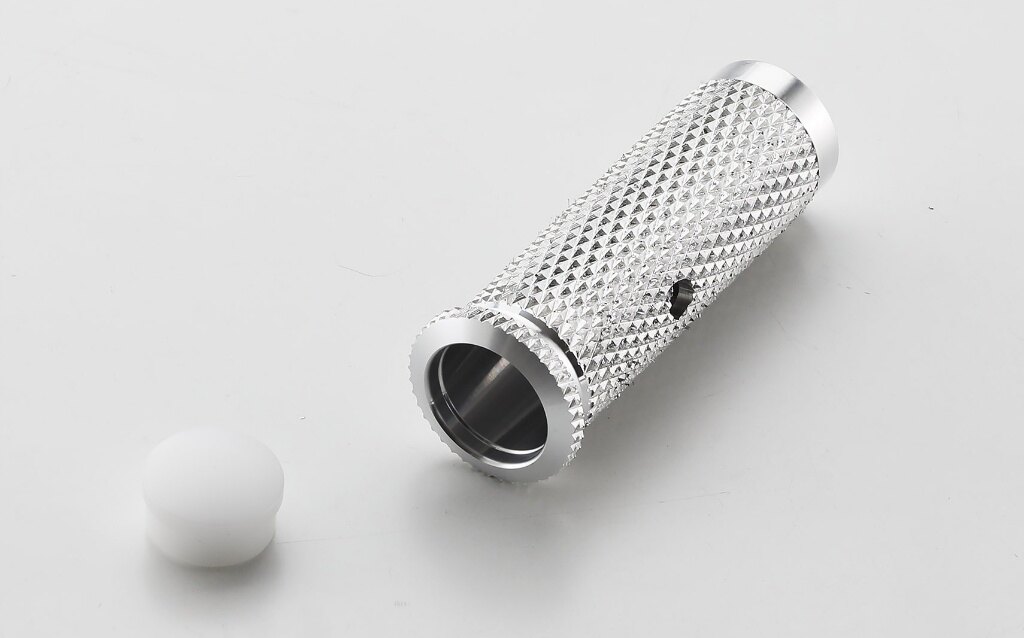 ■商品概要■MFJ対応レース用／AELLAライディングステップ専用全長：70mm【付属品】エンドキャップ(アエラ標準-7mm)■詳細説明レースやサーキット走行などで、よりバンク角をかせぐことが出来ます。■注意点※価格は1本です。※画像には他...