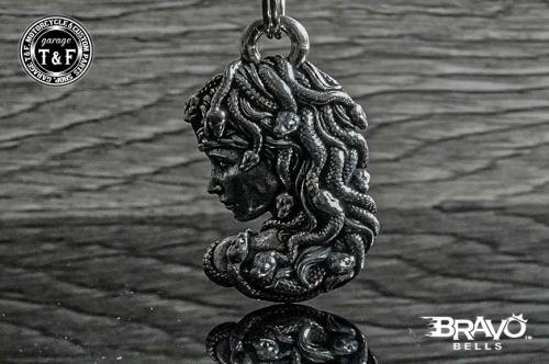 ■詳細説明■製品の仕様・Bravo Bells キーホルダーは、鉛フリーピューターを使用して米国で製造されています。・各キーチェーンには15mmと24mmのニッケルメッキリングが標準でついています。■商品の特長・Bravo Bells キー...