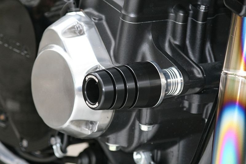 ■商品概要【材質】スライダー部：POM／ジュラコン／カーボンコンポジットスライダーベース：アルミ(標準仕様はシルバー、他はブラック)・カウル無加工ボルトオン取り付け・リペアパーツリペアスライダーコーン 品番：SS-RGSSC075K 左右共...