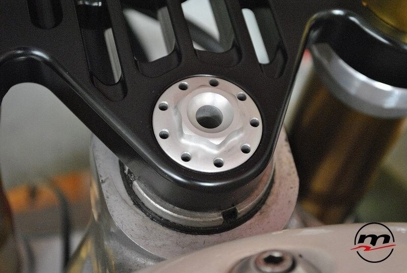 ■詳細説明A component with great design to give your ride a moreracingtouch.. CNC machined from billet，it’s perfectlyintercha...