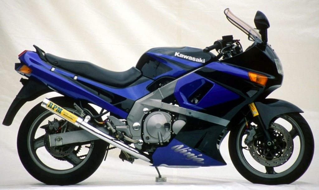 ■商品概要エキゾーストパイプ：スチールメッキフィッティングタイプ：フルエキゾーストサイレンサーサイズ：Φ67×300オイル交換：〇オイルフィルター交換：〇タンデム：〇公道走行：〇近接排気騒音値：99db■詳細説明『RPM-67Racing』...