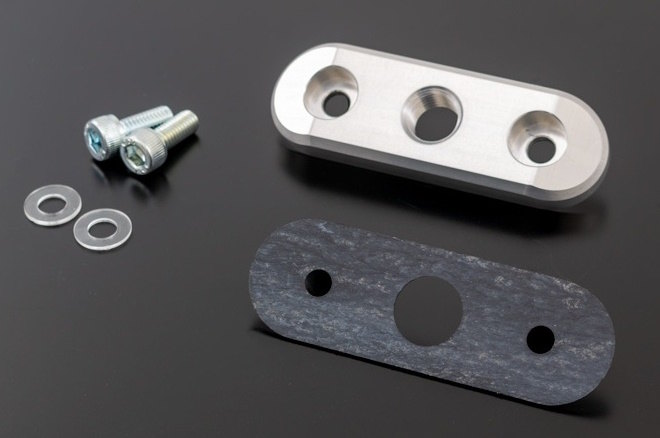 ■商品概要取付ボルト間ピッチ：50mm対応フューエルコックネジサイズ：1/4'NPT■詳細説明PINGELハイフローコックシリーズの装着に必要となるアルミ製アダプタープレート。コック本体をボルト2本で固定するタイプの車輛にご使用いただけます...