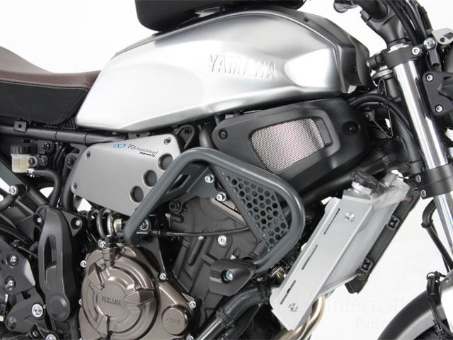 ■商品概要501-4550-0005(メーカー品番：5014550 00 05)■詳細説明エンジンガートやタンクガードというと、一般的にエンジンや車体を守るもの、と考える方が多いでしょう。しかし、ヘプコ＆ベッカーの考え方は少し違います。それ...