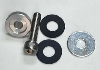 ■詳細説明貴重なオイルタンクのクラック防止用カラーセット。経年変化による劣化と締め過ぎによるタンクのクラックが多く、その防止の為のカラーキットです。フレーム側にカラーを取り付け、ラバーでタンクを挟み込むようにして取り付けしてください。■注意...