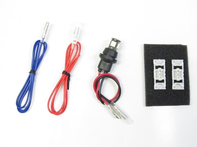 ■商品概要1灯用【キット内容】・T10 LEDウェッジ球：1個・ゴムソケット：1個・接続ハーネス＆白タップ■詳細説明ACCラインから電源を取って手軽にポジションランプ点灯できます！・12Vオートバイ専用・ヘッドライトやウインカーユニットにΦ...