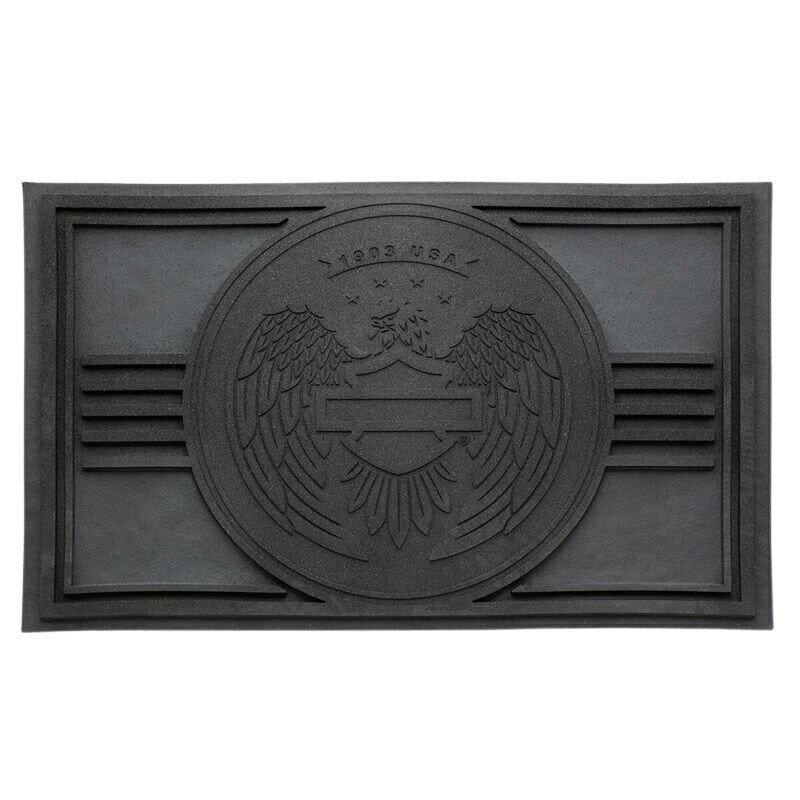 ■商品概要【サイズ】横76cm×縦46cm■詳細説明滑りにくい耐久性ゴム製エントリマット。オープンバー＆シールドイーグルグラフィックとアクセントストライプを採用。■注意点※メーカー都合により商品の仕様変更がある場合がございます。ご了承ください。