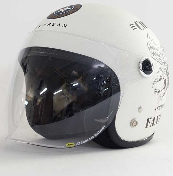 ■属性ヘルメット SGマーク: ○ヘルメット PSCマーク: ○■商品概要カラー：ホワイトサイズ：KIDSサイズ(52-55cm未満)スペック：SG／PSC規格適合 全排気量対応付属品：サイズ調整スポンジ付属内装：チークパッド脱着可能【PS...