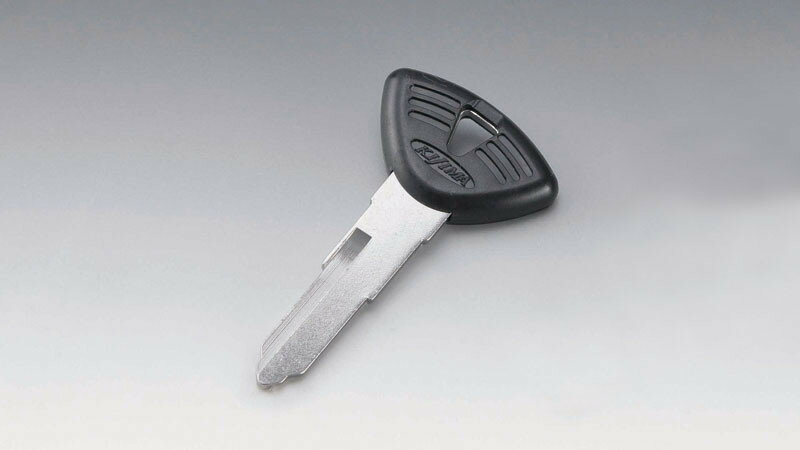 ■商品概要入数：1本■詳細説明キジマ車種専用ヘルメットロックのスペアキーを制作する為のブランクキーです。これで予備キーを製作出来ます。また、キー溝加工は専門業者へご依頼ください。■注意点※キー本体は溝加工の違いで二種類あります。現在使用して...