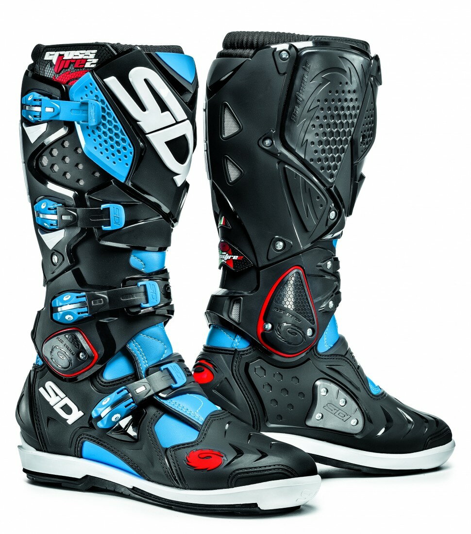 ■商品概要■交換式SRSソールモデル【カラー】ライトブルー／ブラック■詳細説明・ベンチレーションの強化新設計されたCROSS FIRE2 ブーツは、従来からの機能はそのままにベンチレーション(通気性)を強化。ふくらはぎ周辺と、後方へかけて新...