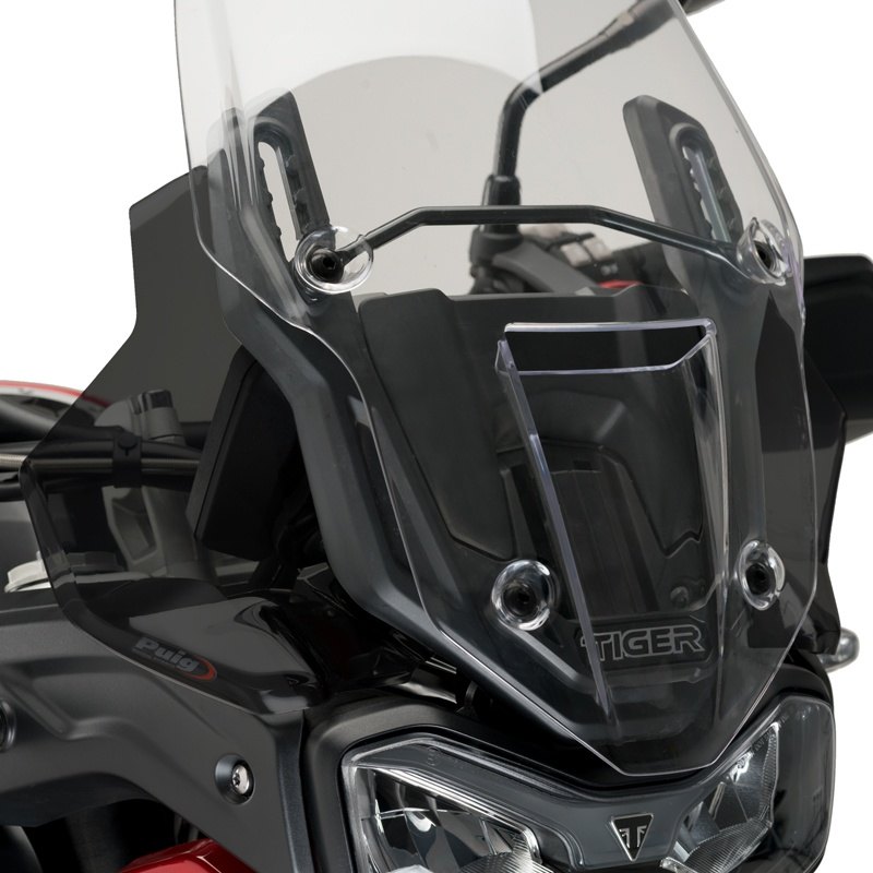 ■詳細説明独自のエアロダイナミックス技術による徹底した空力解析と、実走行の繰り返しにより導き出された形状は、あらゆる走行状況下で、効果的にのウインドプロテクションを発揮いたします。スクリーンの両サイドアッパーカウル上部に取り付け、風の巻き込...