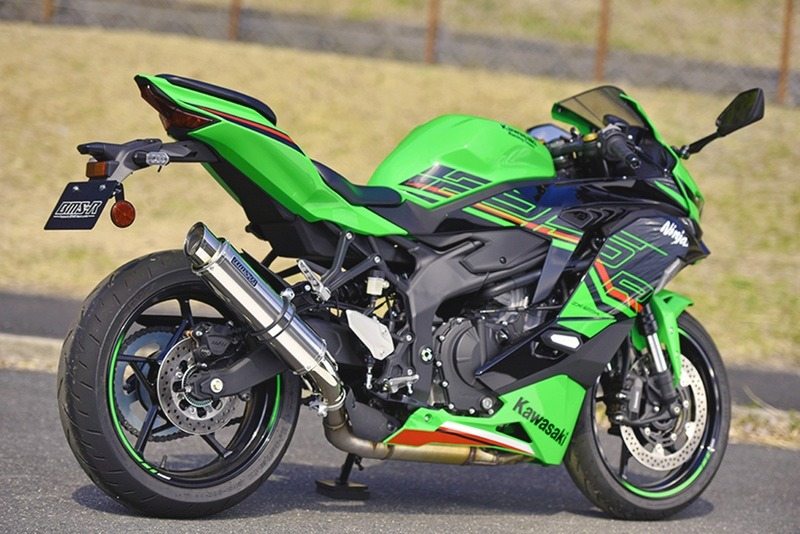 ■商品概要JMCA／政府認証品公道走行可メーカー2年保証排ガス・騒音規制対応品・ヒートチタン重量：2.35kg【純正3.85kg】音量：95.0db【純正90.0db】・カーボン重量：2.3kg【純正3.85kg】音量：95.0db【純正9...