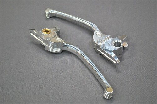 ■商品概要カラー：ポリッシュ素材：アルミビレット、ポリッシュ仕上げ。付属：ピボットのブッシュ。ピンは純正の物をご利用ください。純正レバーホルダーに取り付け可能。Made in JAPAN■詳細説明純正レバーより最大15mm手元に近くなり、レ...