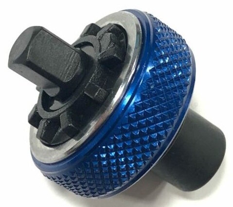 ■商品概要【スペック】・対応ビットサイズ：1/4HEX・対応ソケットサイズ：1/4dr(6.35sq)・ハンドル径：約28mm・全長：約35mm■詳細説明1個でビットとソケットが使えるミニフィンガーラチェットです。片方は1/4ビット対応で、...