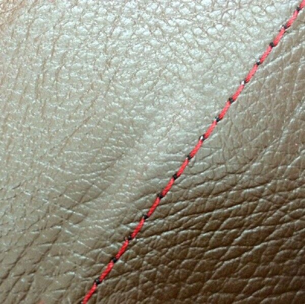 ■注意■この商品は下記となります。必ずご確認ください。カラー：茶/赤ステッチ■他の商品はこちらですカラー：黒/透明ステッチはこちらカラー：エンボスグレー/透明ステッチはこちらカラー：オレンジ/透明ステッチはこちらカラー：白/透明ステッチはこ...