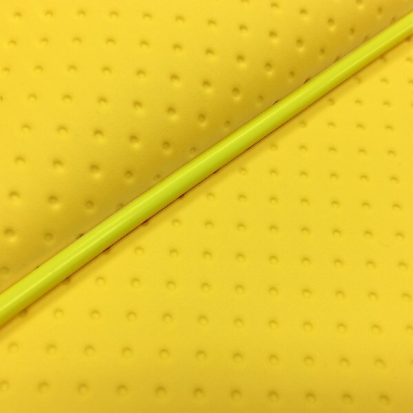 ■注意■この商品は下記となります。必ずご確認ください。カラー：フルエンボスイエロー／黄色パイピング■他の商品はこちらですカラー：黒はこちらカラー：黒／黄色パイピングはこちらカラー：黒／白パイピングはこちらカラー：黒／赤パイピングはこちらカラ...