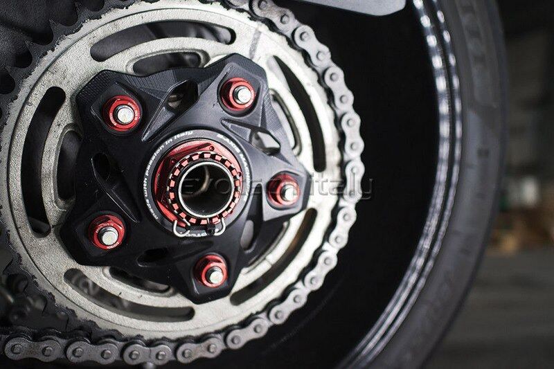 ■詳細説明Sprocket carrier CNC machined for Ducati . Complete kitincludingalso sprockets nuts and sprocket carrier nut m33x1....