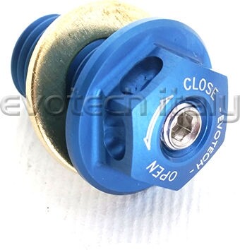 ■詳細説明Tappo scarico olio realizzato in alluminio disponibile induecolorazioni nero e blu. Il tappo viene gi＆agrave； forni...