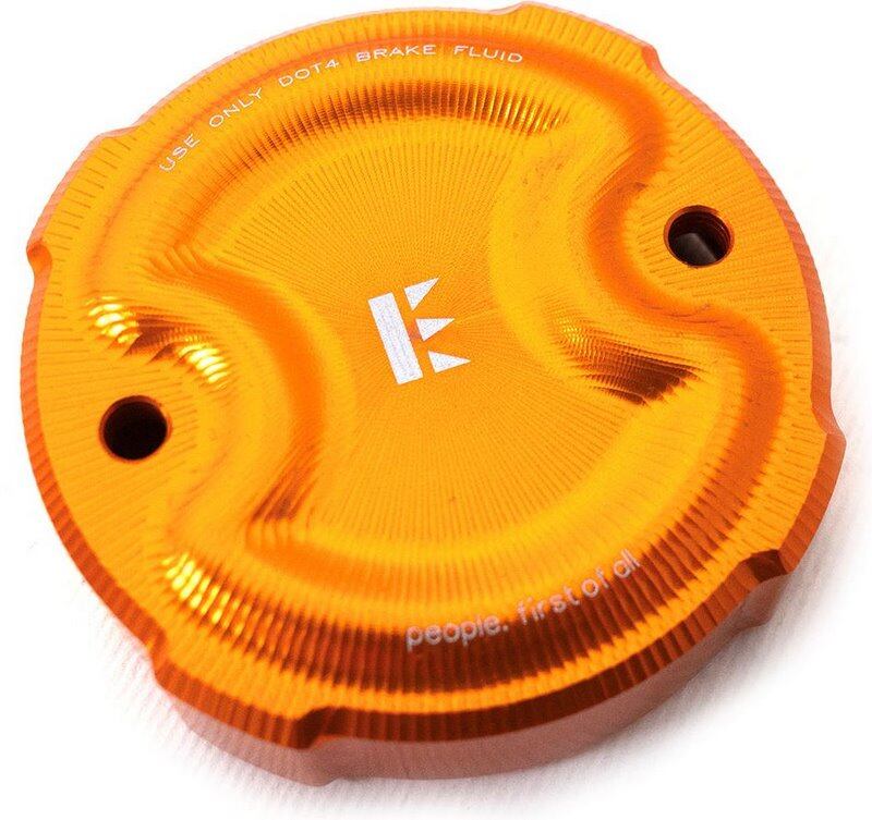 ■詳細説明Cap for brake fluid reservoir， designed specificallyforcompatibility with Brembo (110A26375 ＋ 10444661) two-holebra...